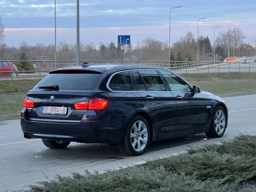 Blue BMW 520 2010 in Rezekne, with an engine capacity of 2.00 L and mileage of 306 thousand km for 7990 €, photo 8 on AUTOMOTO.COM.LV