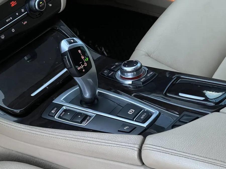 Blue BMW 520 2010 in Rezekne, with an engine capacity of 2.00 L and mileage of 306 thousand km for 7990 €, photo 15 on AUTOMOTO.COM.LV