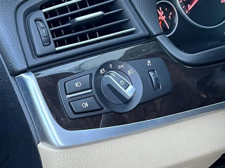 Blue BMW 520 2010 in Rezekne, with an engine capacity of 2.00 L and mileage of 306 thousand km for 7990 €, photo 17 on AUTOMOTO.COM.LV