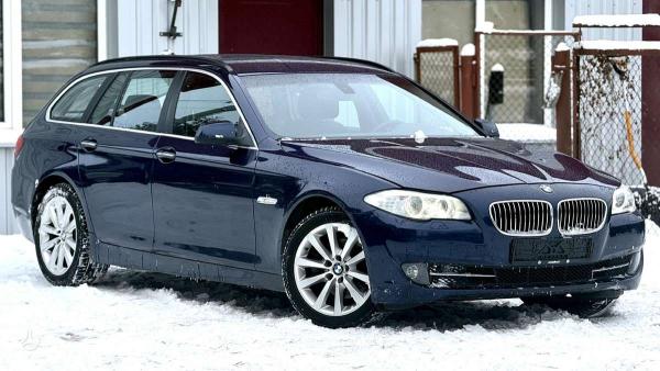 Blue BMW 520 2011 in Ukmerge, with an engine capacity of 2.00 L and mileage of 304 thousand km for 6750 €, photo 1 on AUTOMOTO.COM.LV