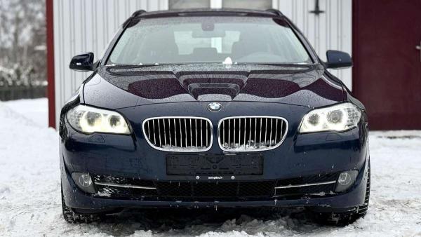 Blue BMW 520 2011 in Ukmerge, with an engine capacity of 2.00 L and mileage of 304 thousand km for 6750 €, photo 5 on AUTOMOTO.COM.LV
