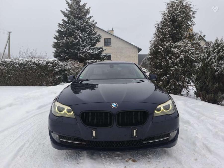 Blue BMW 520 2011 in Kaunas, with an engine capacity of 2.00 L and mileage of 299 thousand km for 7200 €, photo 5 on AUTOMOTO.COM.LV