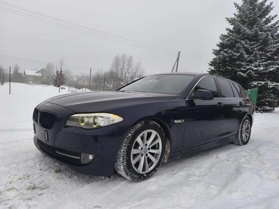 Blue BMW 520 2011 in Kaunas, with an engine capacity of 2.00 L and mileage of 299 thousand km for 7200 €, photo 6 on AUTOMOTO.COM.LV