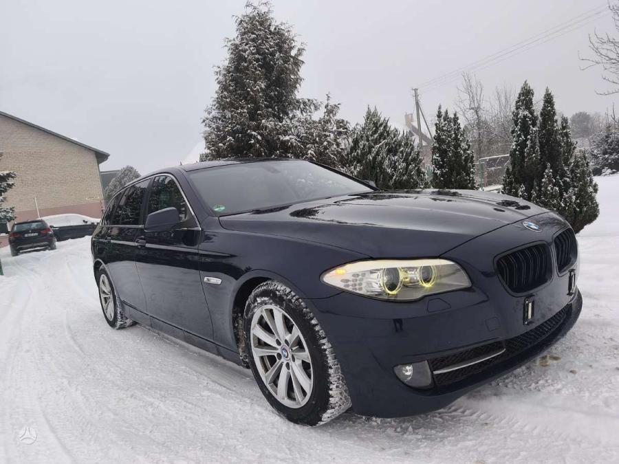 Blue BMW 520 2011 in Kaunas, with an engine capacity of 2.00 L and mileage of 299 thousand km for 7200 €, photo 8 on AUTOMOTO.COM.LV