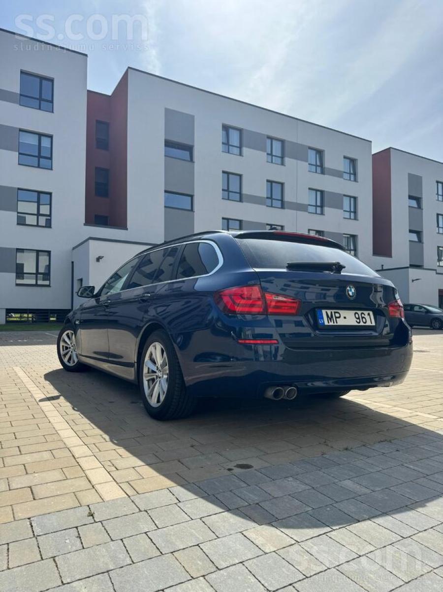 Blue BMW 520 2011 in Riga, with an engine capacity of 2.00 L and mileage of 350 thousand km for 5850 €, photo 3 on AUTOMOTO.COM.LV