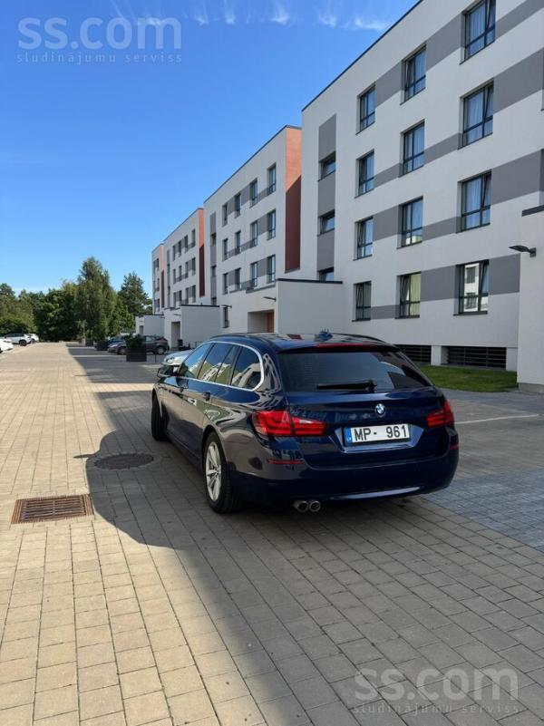 Blue BMW 520 2011 in Riga, with an engine capacity of 2.00 L and mileage of 350 thousand km for 5850 €, photo 3 on AUTOMOTO.COM.LV