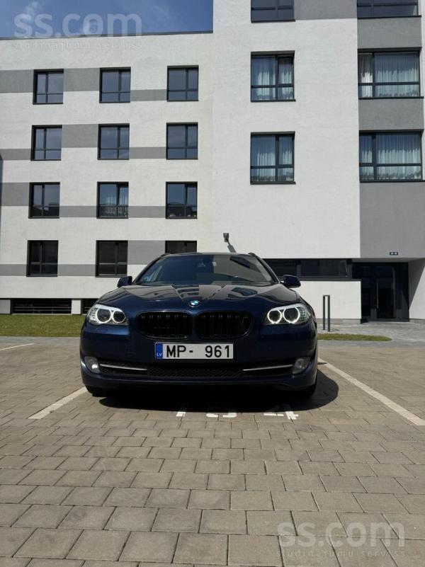 Blue BMW 520 2011 in Riga, with an engine capacity of 2.00 L and mileage of 350 thousand km for 5850 €, photo 10 on AUTOMOTO.COM.LV