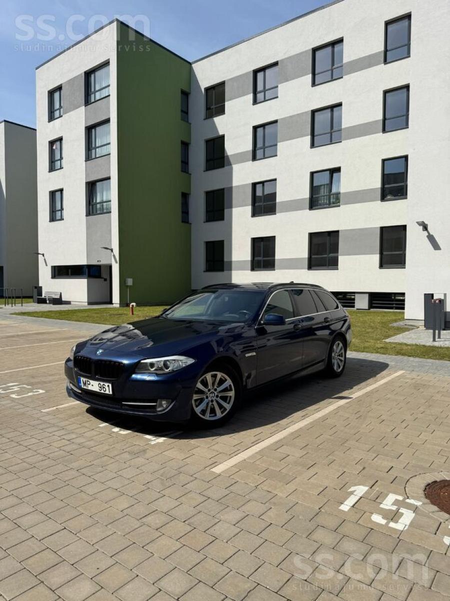 Blue BMW 520 2011 in Riga, with an engine capacity of 2.00 L and mileage of 350 thousand km for 5850 €, photo 13 on AUTOMOTO.COM.LV