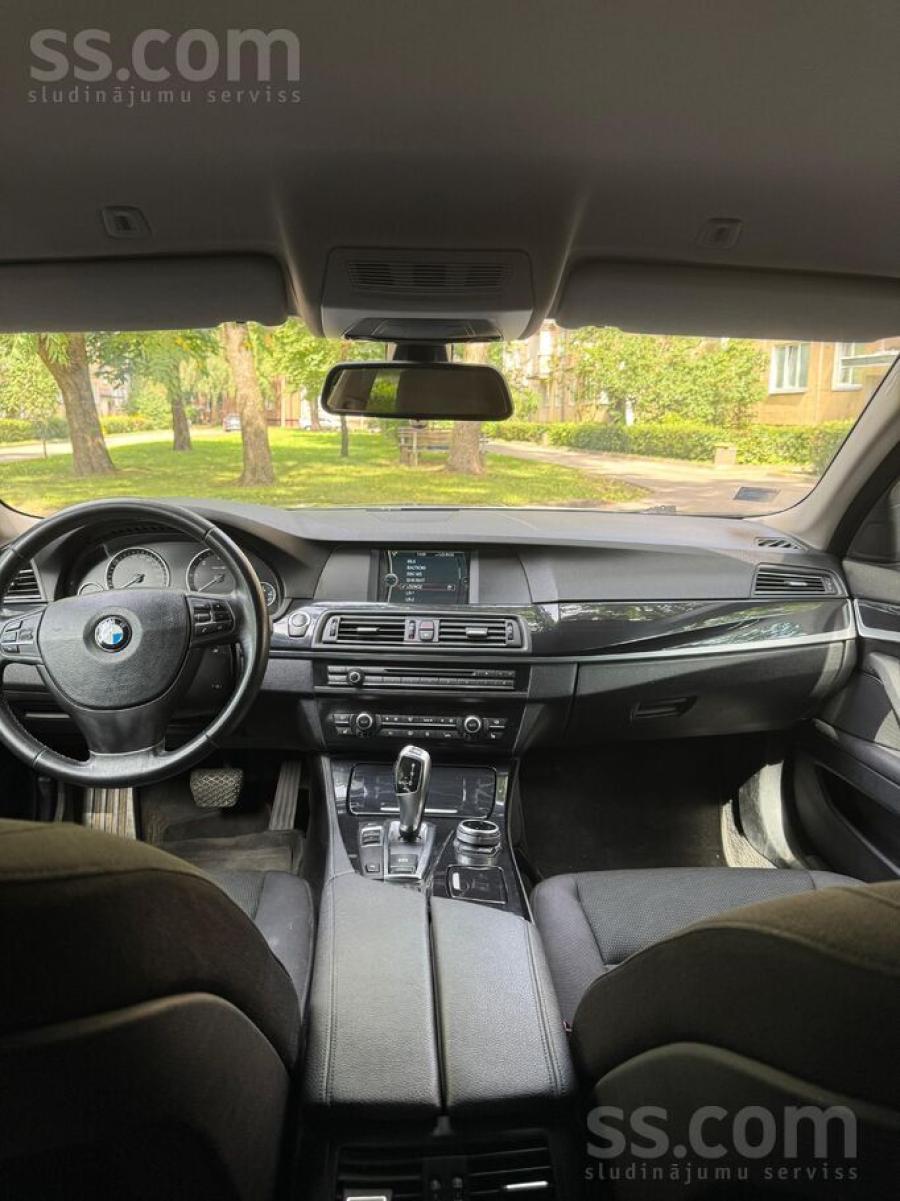 Blue BMW 520 2011 in Riga, with an engine capacity of 2.00 L and mileage of 350 thousand km for 5850 €, photo 25 on AUTOMOTO.COM.LV