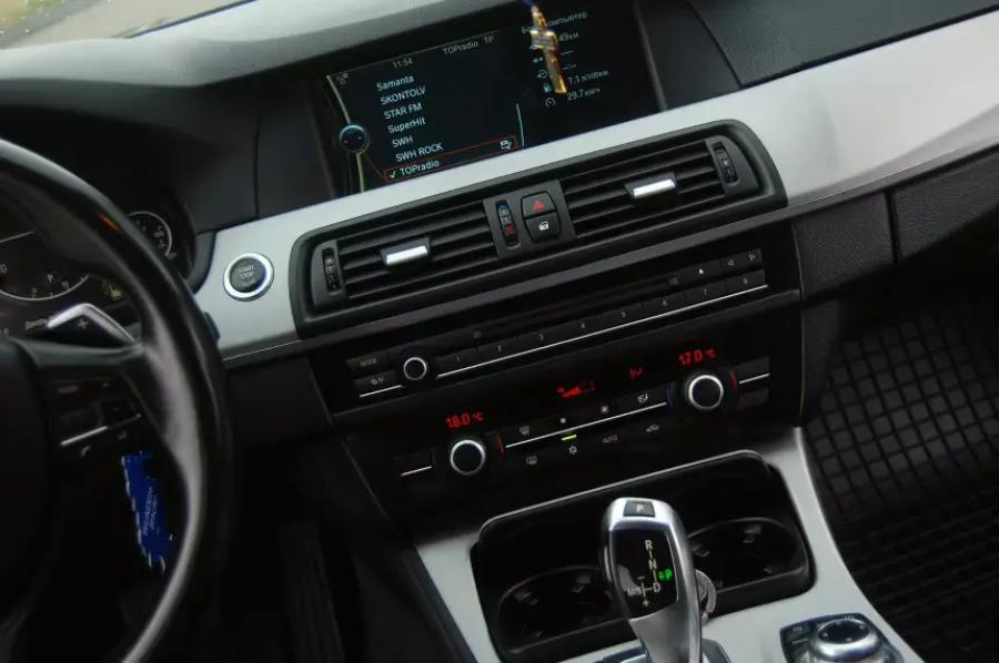 Blue BMW 520 2011 in Jekabpils, with an engine capacity of 2.00 L and mileage of 269 thousand km for 10500 €, photo 17 on AUTOMOTO.COM.LV