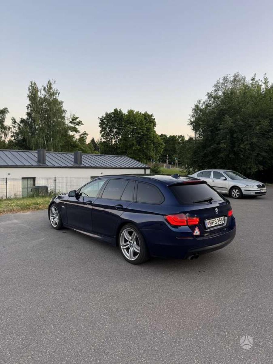 Blue BMW 520 2011 in Vilnius, with an engine capacity of 2.00 L and mileage of 282 thousand km for 10000 €, photo 4 on AUTOMOTO.COM.LV
