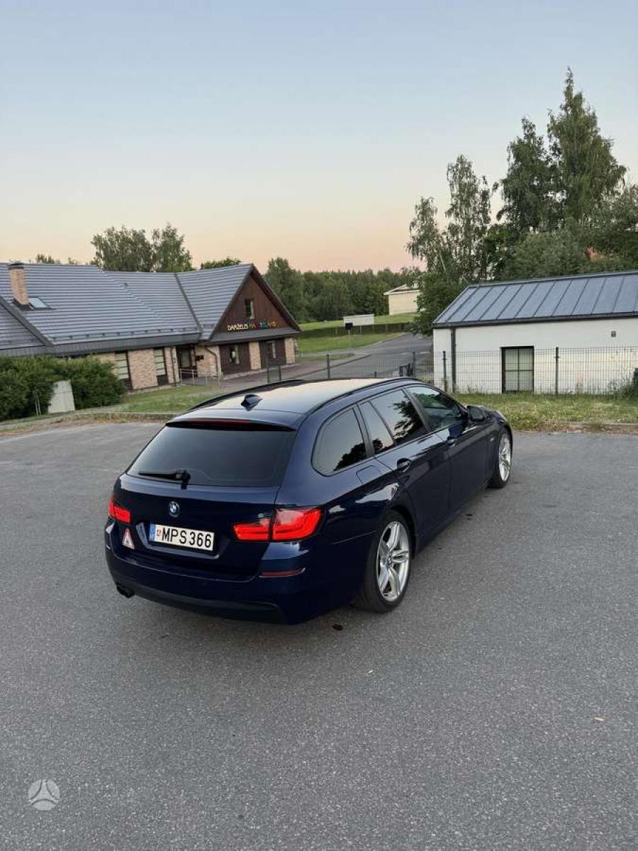 Blue BMW 520 2011 in Vilnius, with an engine capacity of 2.00 L and mileage of 282 thousand km for 10000 €, photo 5 on AUTOMOTO.COM.LV