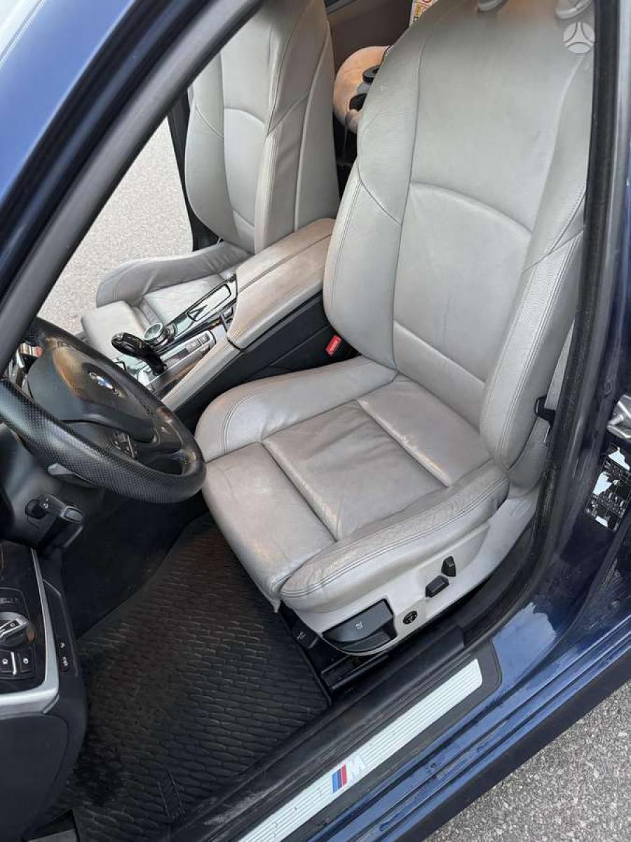 Blue BMW 520 2011 in Vilnius, with an engine capacity of 2.00 L and mileage of 282 thousand km for 10000 €, photo 13 on AUTOMOTO.COM.LV
