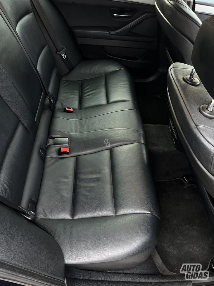 Blue BMW 520 2011 in Vilnius, with an engine capacity of 2.00 L and mileage of 301 thousand km for 7200 €, photo 6 on AUTOMOTO.COM.LV