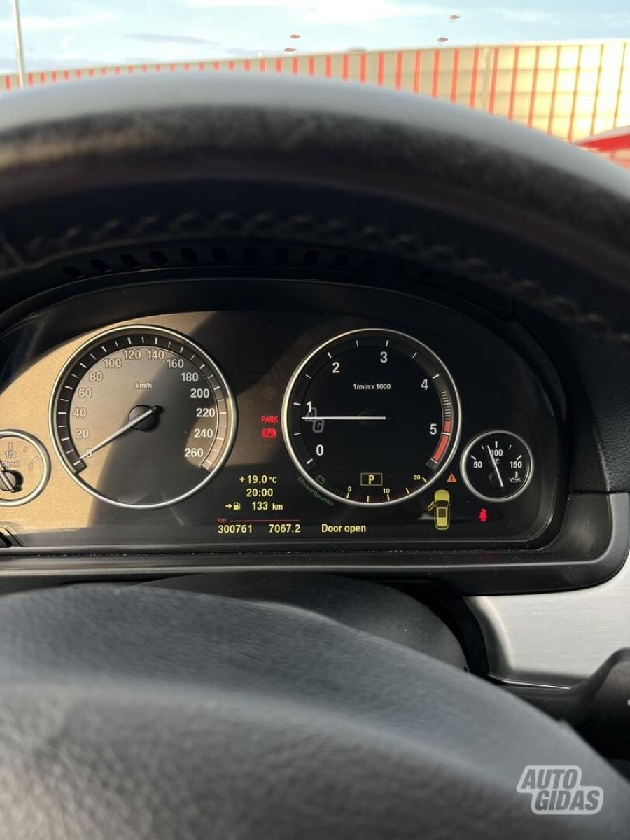 Blue BMW 520 2011 in Vilnius, with an engine capacity of 2.00 L and mileage of 301 thousand km for 7200 €, photo 7 on AUTOMOTO.COM.LV
