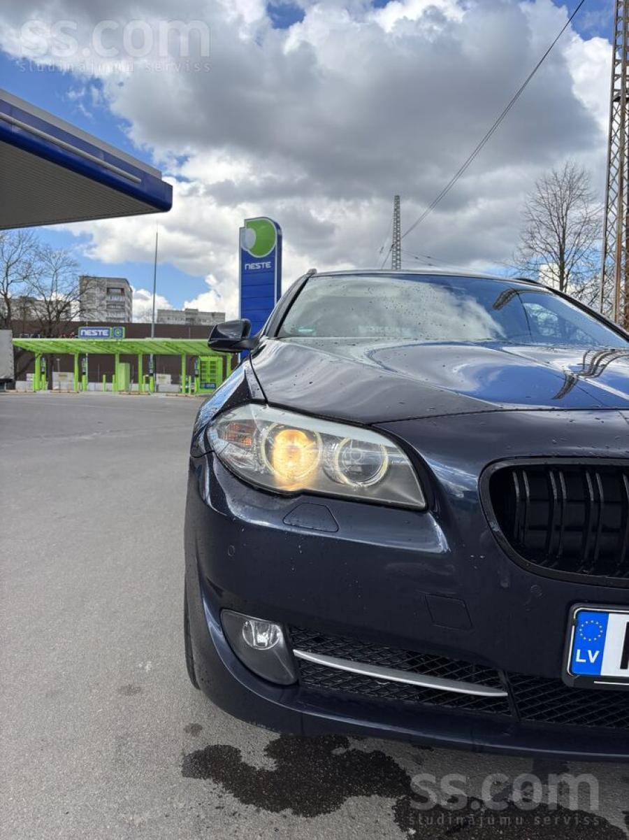 Blue BMW 520 2011 in Riga, with an engine capacity of 2.00 L and mileage of 326 thousand km for 7250 €, photo 6 on AUTOMOTO.COM.LV