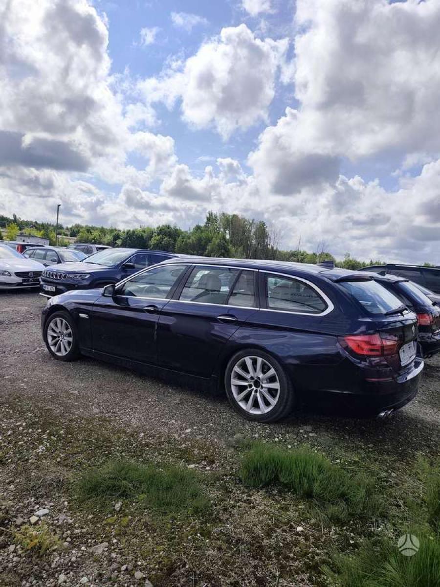 Blue BMW 520 2011 in Utena, with an engine capacity of 2.00 L and mileage of 379 thousand km for 5400 €, photo 6 on AUTOMOTO.COM.LV