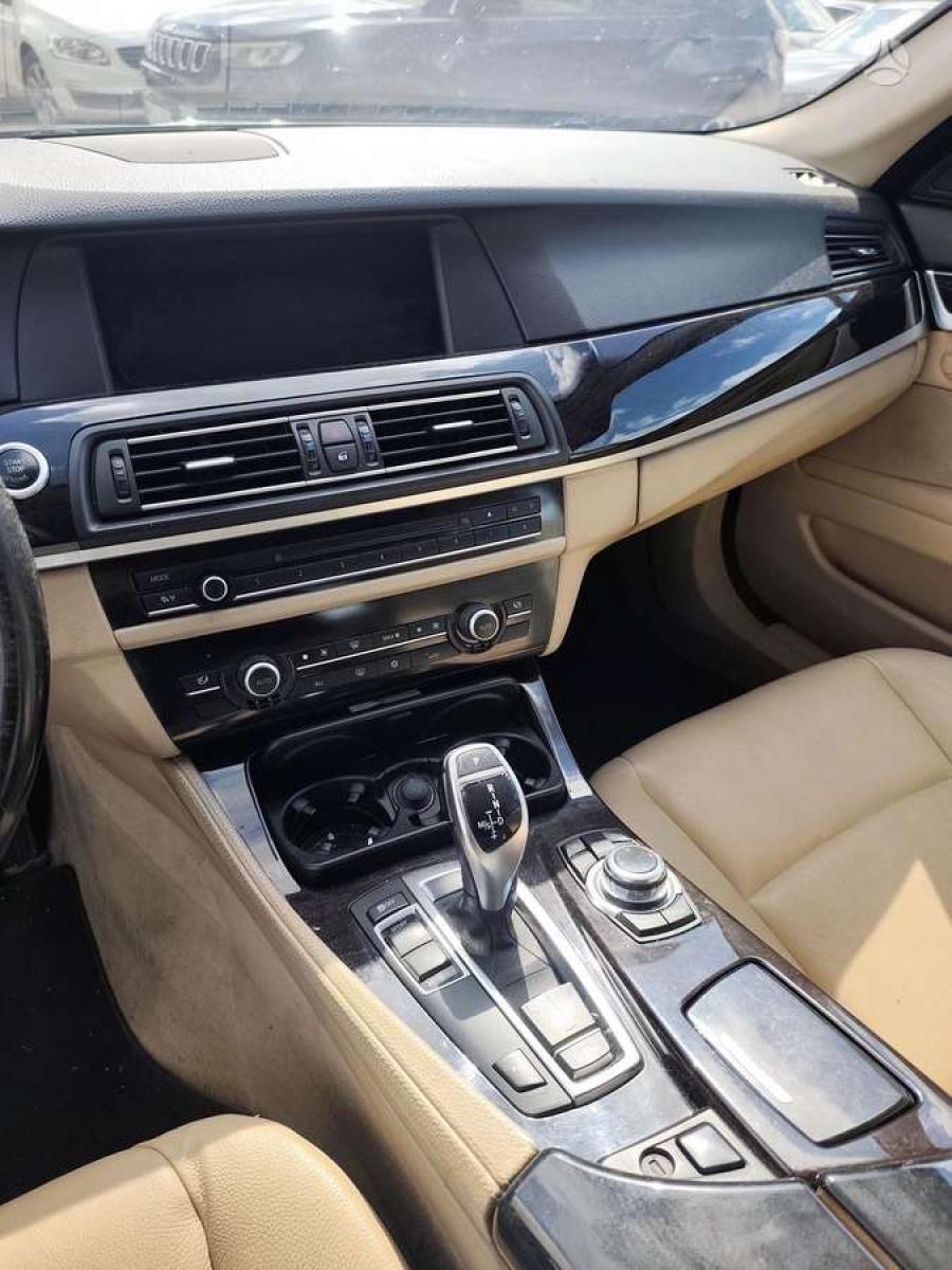 Blue BMW 520 2011 in Utena, with an engine capacity of 2.00 L and mileage of 379 thousand km for 5400 €, photo 9 on AUTOMOTO.COM.LV