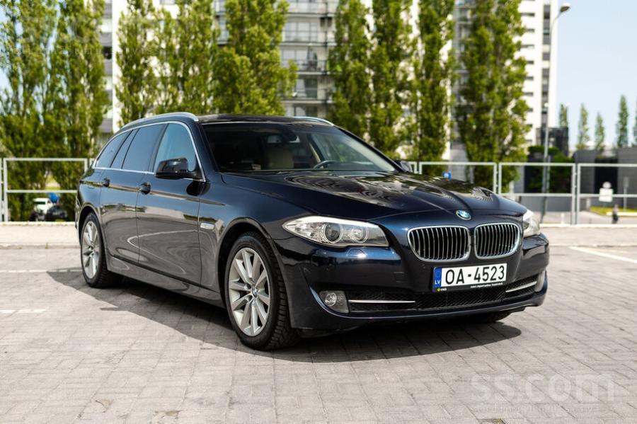 Blue BMW 520 2012 in Riga, with an engine capacity of 2.00 L and mileage of 353 thousand km for 17950 €, photo 3 on AUTOMOTO.COM.LV