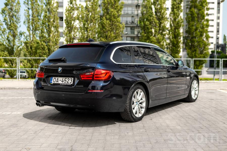 Blue BMW 520 2012 in Riga, with an engine capacity of 2.00 L and mileage of 353 thousand km for 17950 €, photo 5 on AUTOMOTO.COM.LV