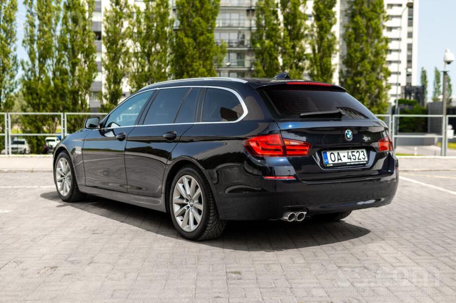 Blue BMW 520 2012 in Riga, with an engine capacity of 2.00 L and mileage of 353 thousand km for 17950 €, photo 7 on AUTOMOTO.COM.LV