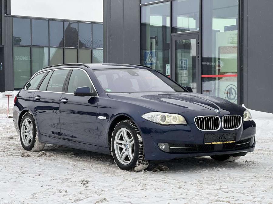 Blue BMW 520 2012 in Siauliai, with an engine capacity of 2.00 L and mileage of 271 thousand km for 9999 €, photo 3 on AUTOMOTO.COM.LV