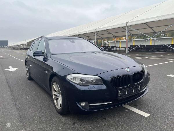 Blue BMW 520 2013 in Kaunas, with an engine capacity of 0.00 L and mileage of 267 thousand km for 8499 €, photo 3 on AUTOMOTO.COM.LV