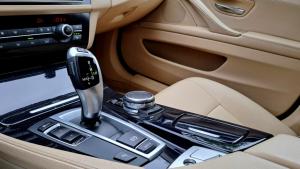 Zils BMW 520 2013 Rīga, ar dzinēja tilpumu 2.00 L un nobraukumu 232 tūkst. km par 10590 €, foto 29 vietnē AUTOMOTO.COM.LV