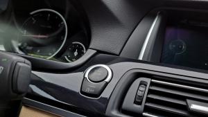 Zils BMW 520 2013 Rīga, ar dzinēja tilpumu 2.00 L un nobraukumu 232 tūkst. km par 10590 €, foto 66 vietnē AUTOMOTO.COM.LV