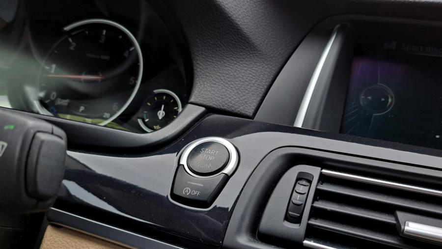 Zils BMW 520 2013 Rīga, ar dzinēja tilpumu 2.00 L un nobraukumu 232 tūkst. km par 10590 €, foto 66 vietnē AUTOMOTO.COM.LV