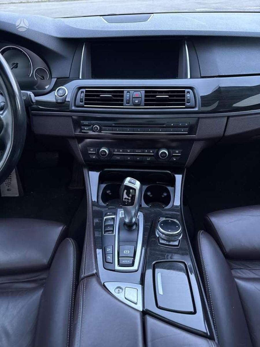 Blue BMW 520 2013 in Kaunas, with an engine capacity of 2.00 L and mileage of 272 thousand km for 9850 €, photo 12 on AUTOMOTO.COM.LV