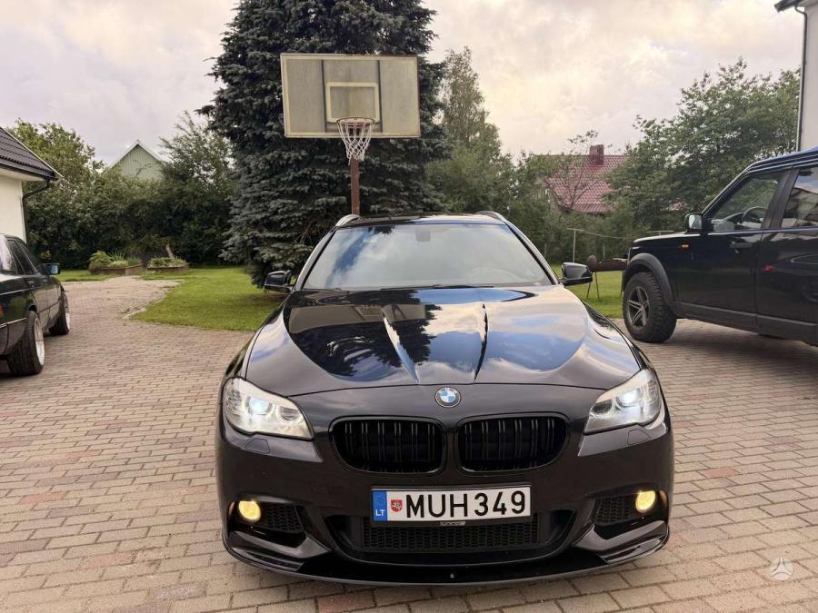 Blue BMW 520 2013 in Plunge, with an engine capacity of 2.00 L and mileage of 360 thousand km for 8400 €, photo 4 on AUTOMOTO.COM.LV