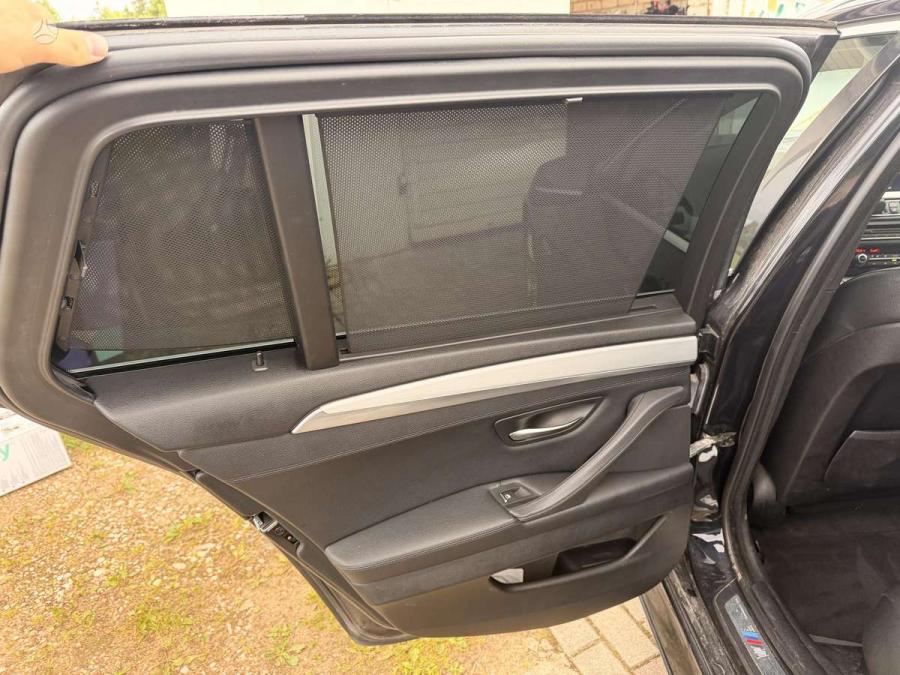 Blue BMW 520 2013 in Plunge, with an engine capacity of 2.00 L and mileage of 360 thousand km for 8400 €, photo 10 on AUTOMOTO.COM.LV