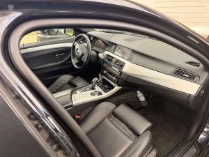 Blue BMW 520 2013 in Plunge, with an engine capacity of 2.00 L and mileage of 360 thousand km for 8400 €, photo 11 on AUTOMOTO.COM.LV