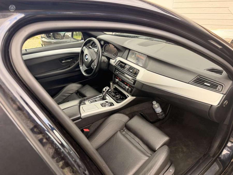 Blue BMW 520 2013 in Plunge, with an engine capacity of 2.00 L and mileage of 360 thousand km for 8400 €, photo 11 on AUTOMOTO.COM.LV