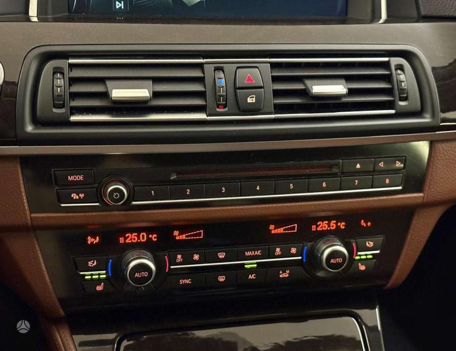 Zils BMW 520 2013 Marijampole, ar dzinēja tilpumu 2.00 L un nobraukumu 358 tūkst. km par 9300 €, foto 7 vietnē AUTOMOTO.COM.LV