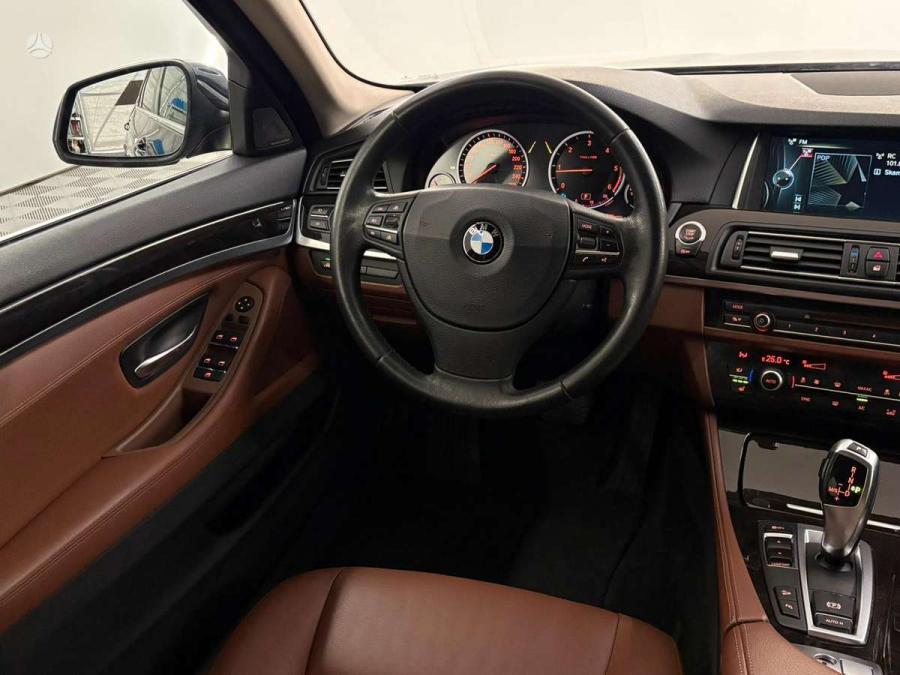 Zils BMW 520 2013 Marijampole, ar dzinēja tilpumu 2.00 L un nobraukumu 358 tūkst. km par 9300 €, foto 20 vietnē AUTOMOTO.COM.LV