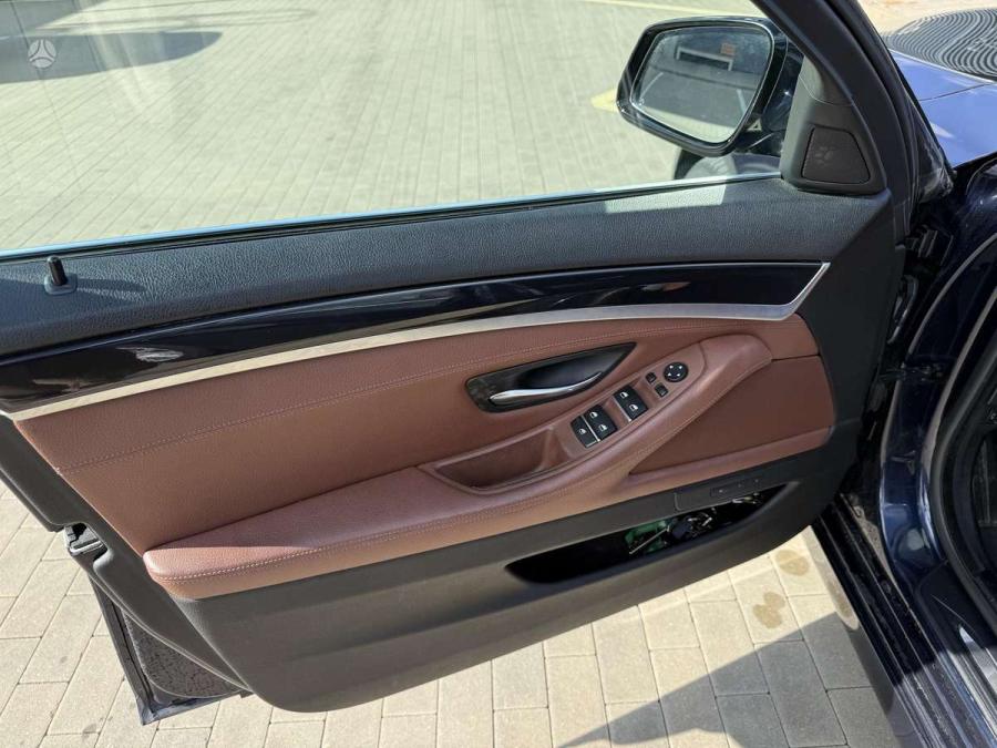 Blue BMW 520 2013 in Jonava, with an engine capacity of 2.00 L and mileage of 269 thousand km for 9600 €, photo 14 on AUTOMOTO.COM.LV