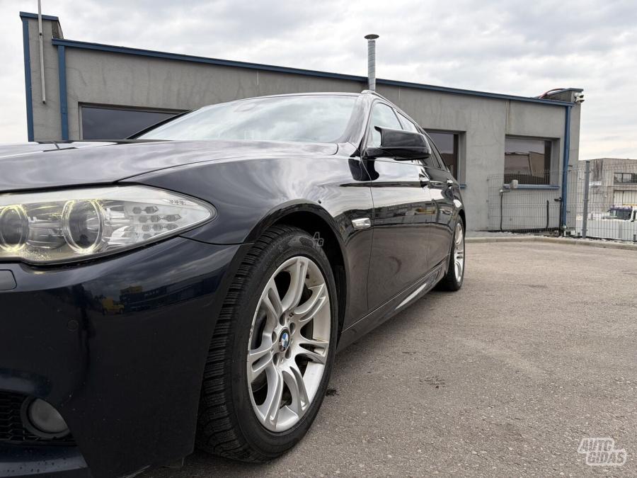 Blue BMW 520 2013 in Kaunas, with an engine capacity of 2.00 L and mileage of 323 thousand km for 9999 €, photo 15 on AUTOMOTO.COM.LV