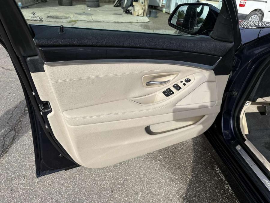 Blue BMW 520 2013 in Siauliai, with an engine capacity of 2.00 L and mileage of 172 thousand km for 8200 €, photo 19 on AUTOMOTO.COM.LV