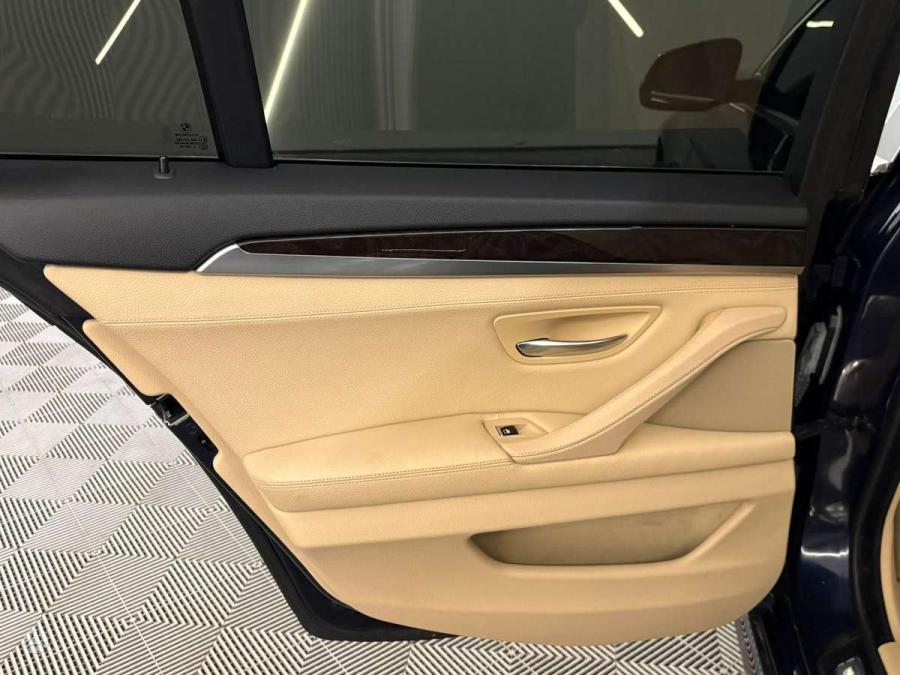 Blue BMW 520 2014 in Marijampole, with an engine capacity of 2.00 L and mileage of 223 thousand km for 11950 €, photo 20 on AUTOMOTO.COM.LV