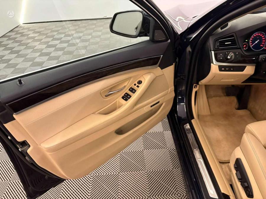 Blue BMW 520 2014 in Marijampole, with an engine capacity of 2.00 L and mileage of 223 thousand km for 11950 €, photo 33 on AUTOMOTO.COM.LV