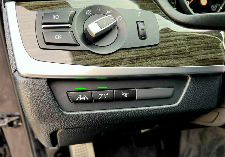 Blue BMW 520 2015 in Utena, with an engine capacity of 2.00 L and mileage of 313 thousand km for 13600 €, photo 5 on AUTOMOTO.COM.LV