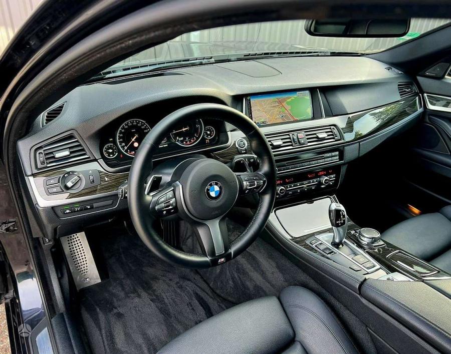 Blue BMW 520 2015 in Utena, with an engine capacity of 2.00 L and mileage of 313 thousand km for 13600 €, photo 35 on AUTOMOTO.COM.LV