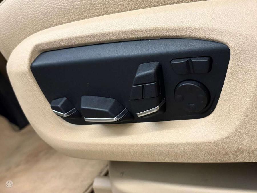 Blue BMW 520 2015 in Marijampole, with an engine capacity of 2.00 L and mileage of 225 thousand km for 9650 €, photo 6 on AUTOMOTO.COM.LV