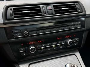 Blue BMW 520 2015 in Mazeikiai, with an engine capacity of 2.00 L and mileage of 328 thousand km for 13500 €, photo 31 on AUTOMOTO.COM.LV