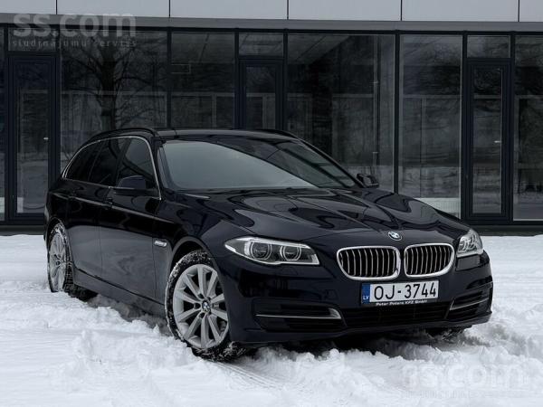 Blue BMW 520 2016 in Tukums, with an engine capacity of 2.00 L and mileage of 215 thousand km for 13890 €, photo 3 on AUTOMOTO.COM.LV