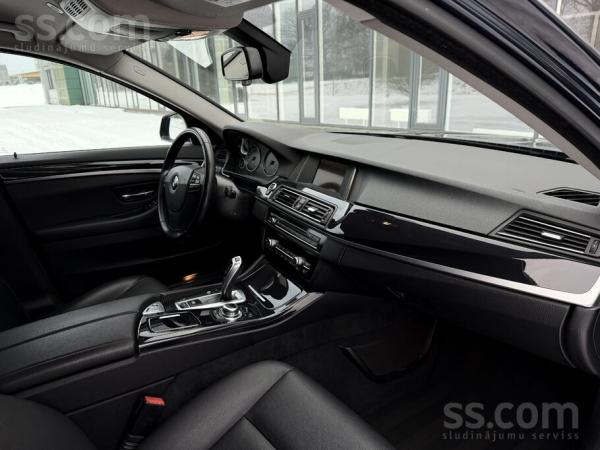 Blue BMW 520 2016 in Tukums, with an engine capacity of 2.00 L and mileage of 215 thousand km for 13890 €, photo 10 on AUTOMOTO.COM.LV