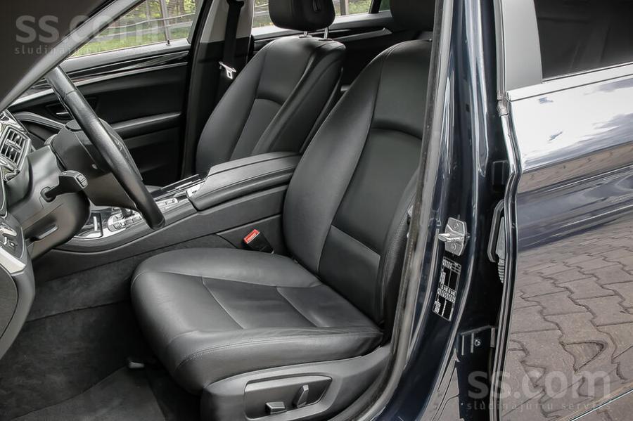 Blue BMW 520 2016 in Tukums, with an engine capacity of 2.00 L and mileage of 219 thousand km for 13700 €, photo 9 on AUTOMOTO.COM.LV