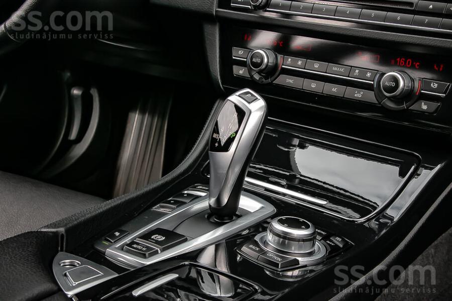 Blue BMW 520 2016 in Tukums, with an engine capacity of 2.00 L and mileage of 219 thousand km for 13700 €, photo 19 on AUTOMOTO.COM.LV